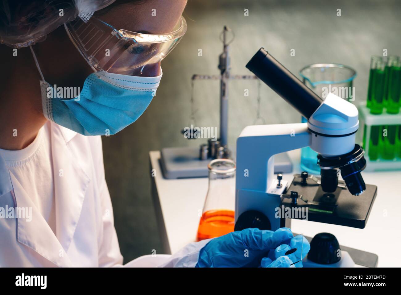 Hands of a laboratory worker doing blood test Stock Photo - Alamy