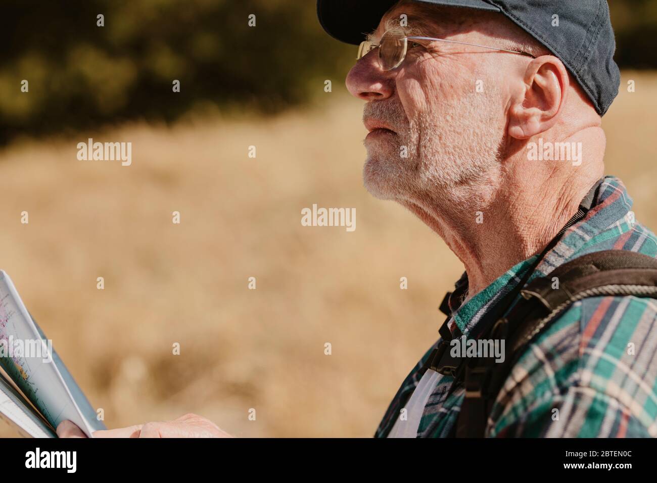 Senior man with a map looking for the directions. Fit old man on a ...