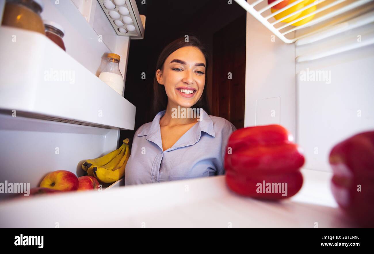 Empty fridge hand hi-res stock photography and images - Alamy