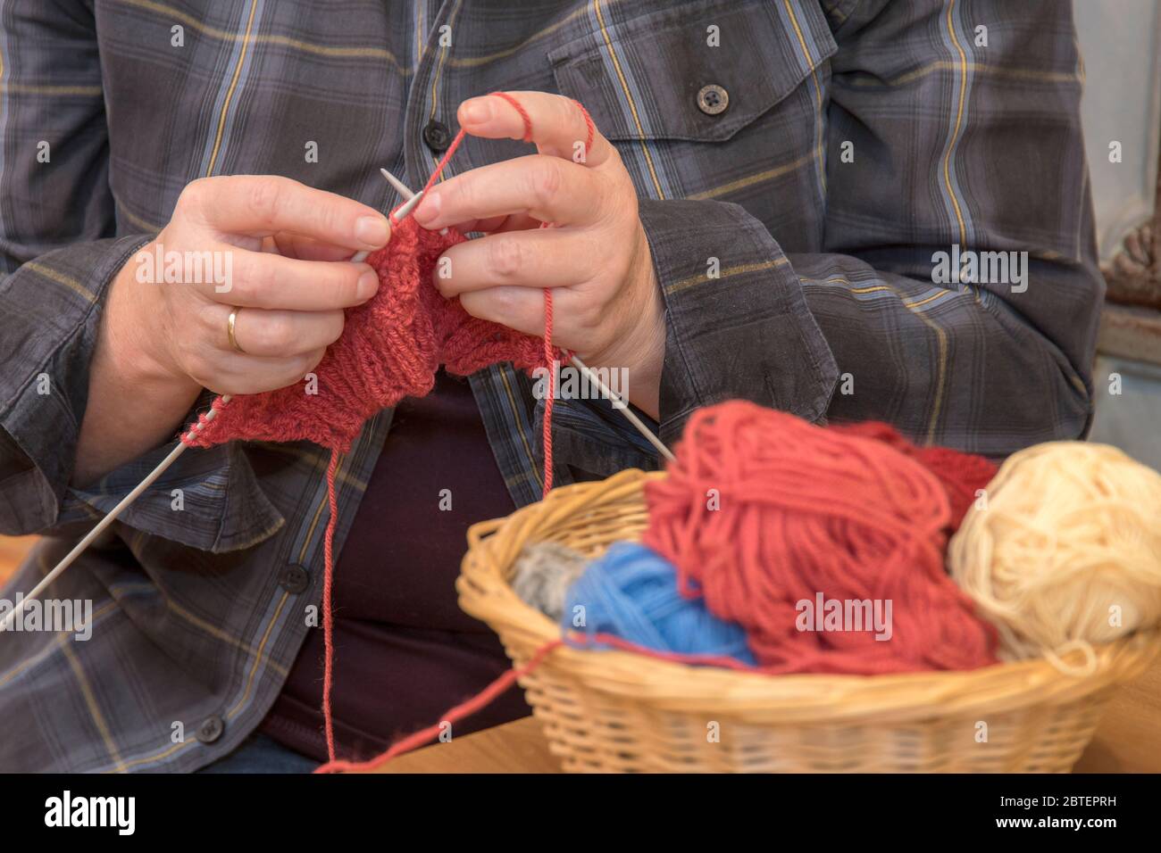 Handarbeit stricken hi-res stock photography and images - Alamy