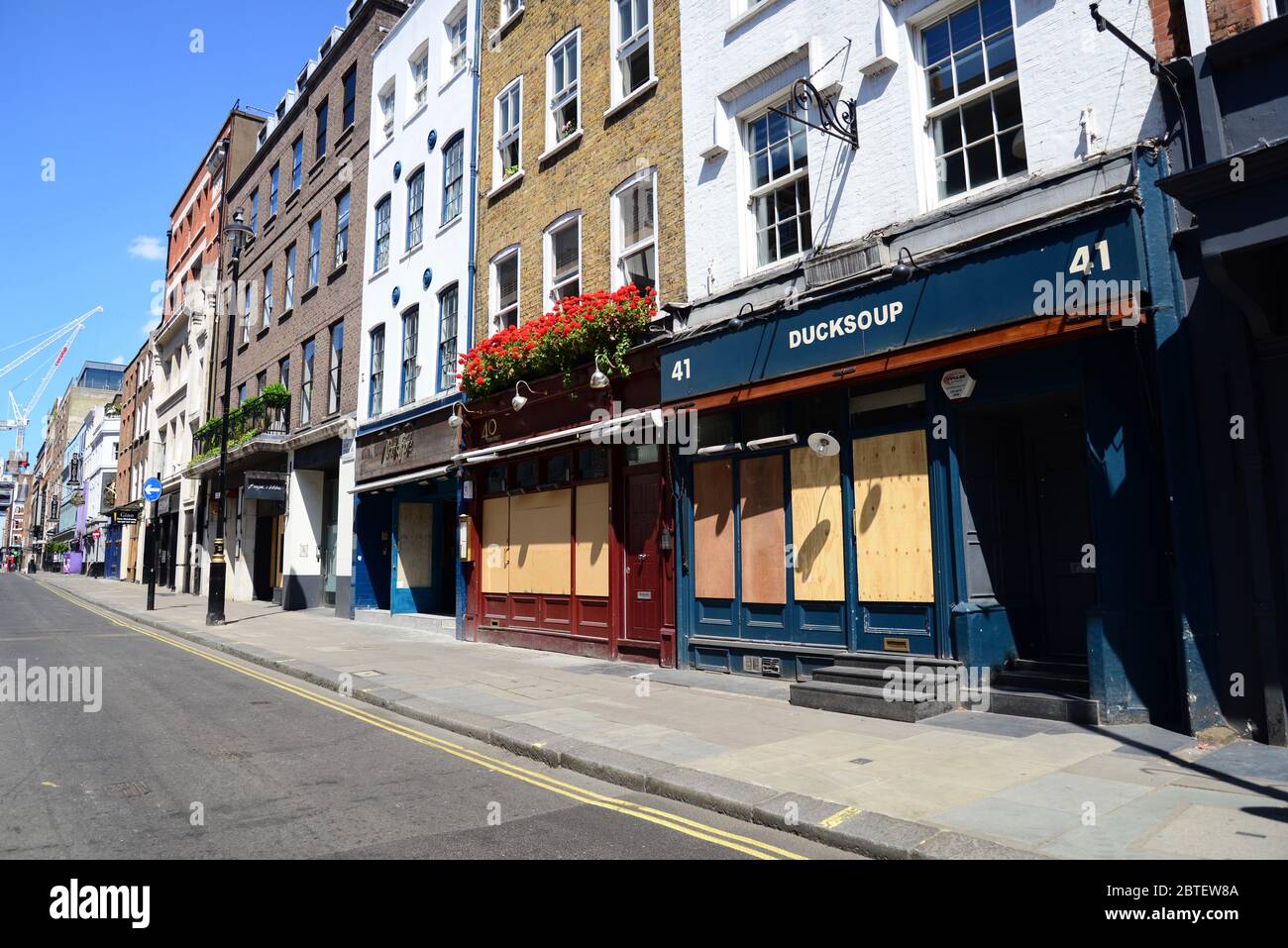 Empty london streets hi-res stock photography and images - Alamy