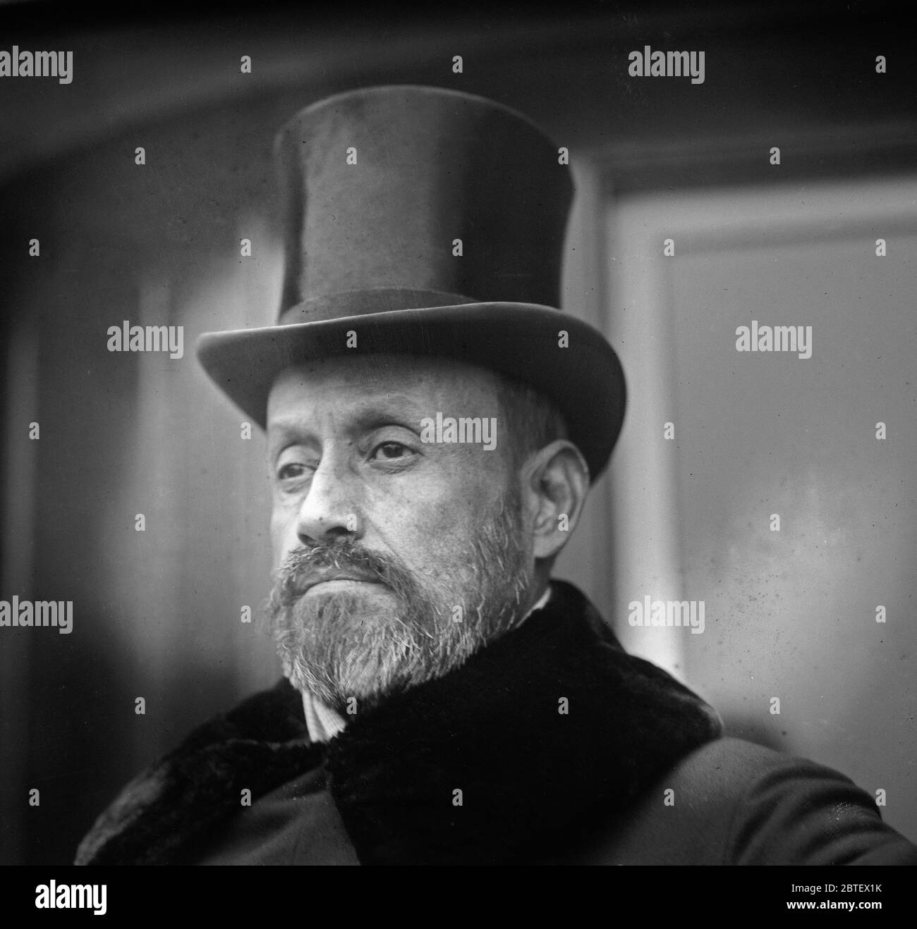 Historical ellis island 1915 hi-res stock photography and images - Alamy