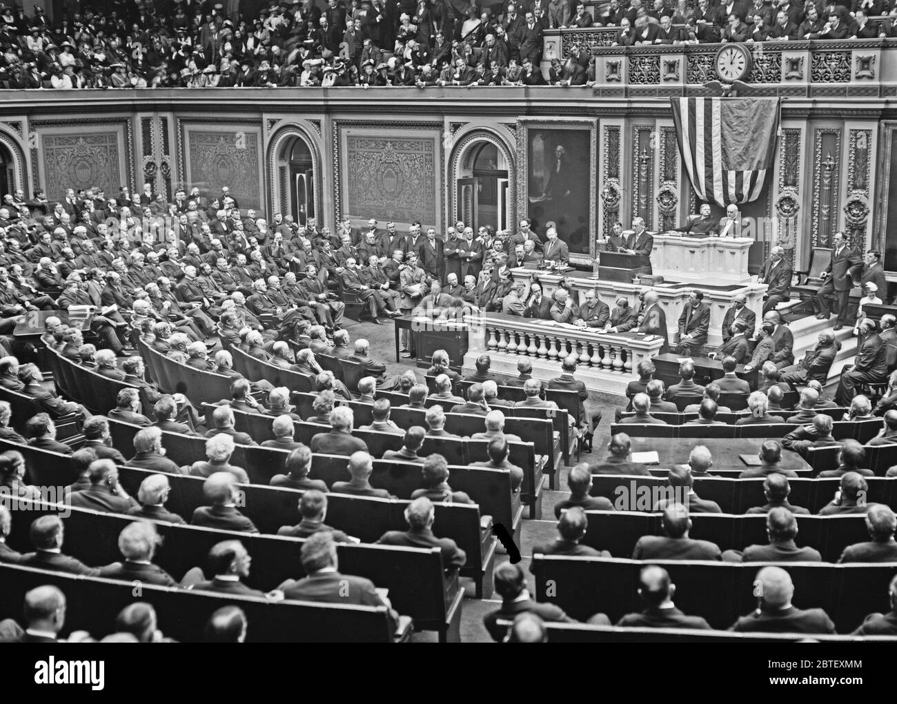 Woodrow wilson addressing congress hi-res stock photography and images ...