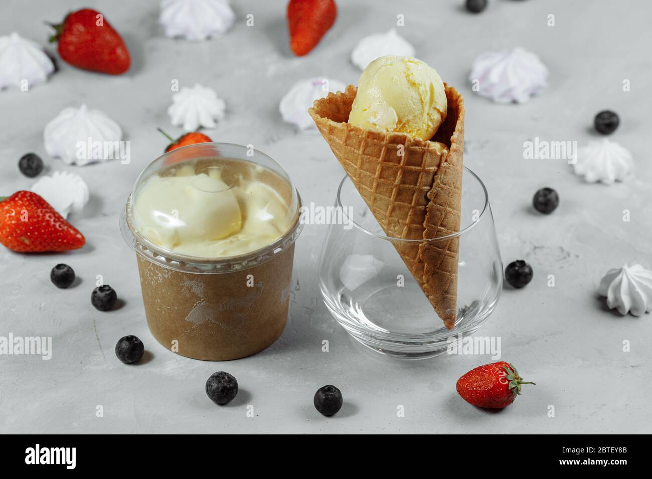 Empty ice cream cartoon hi-res stock photography and images - Alamy