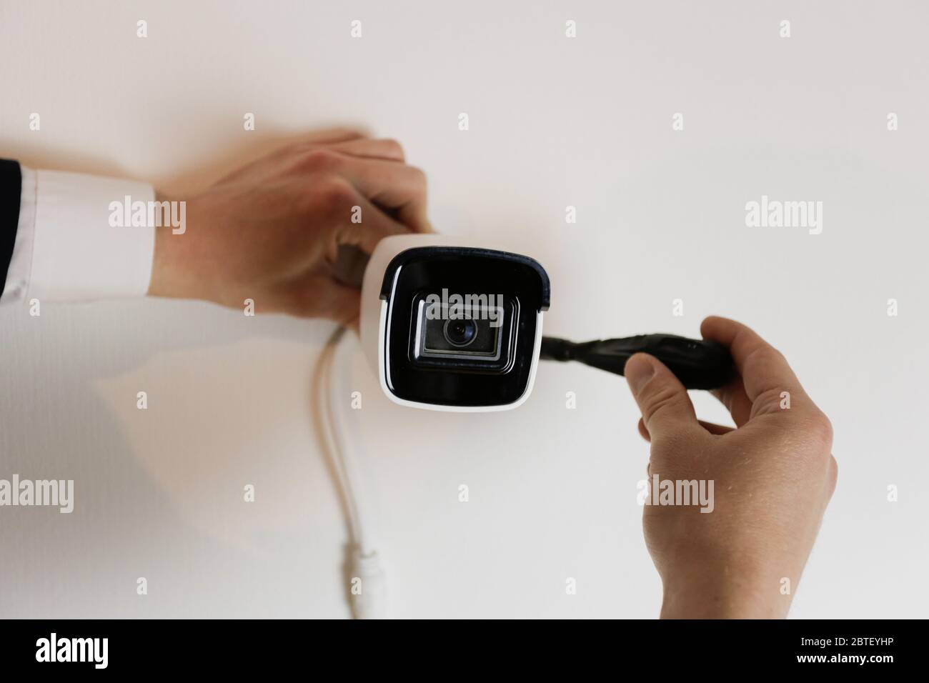 How to install security camera hi-res stock photography and images - Alamy