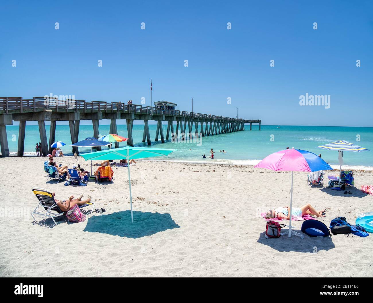 Fishing Pier and Brohard Park Beach on the Gulf of Mexico in Venice ...