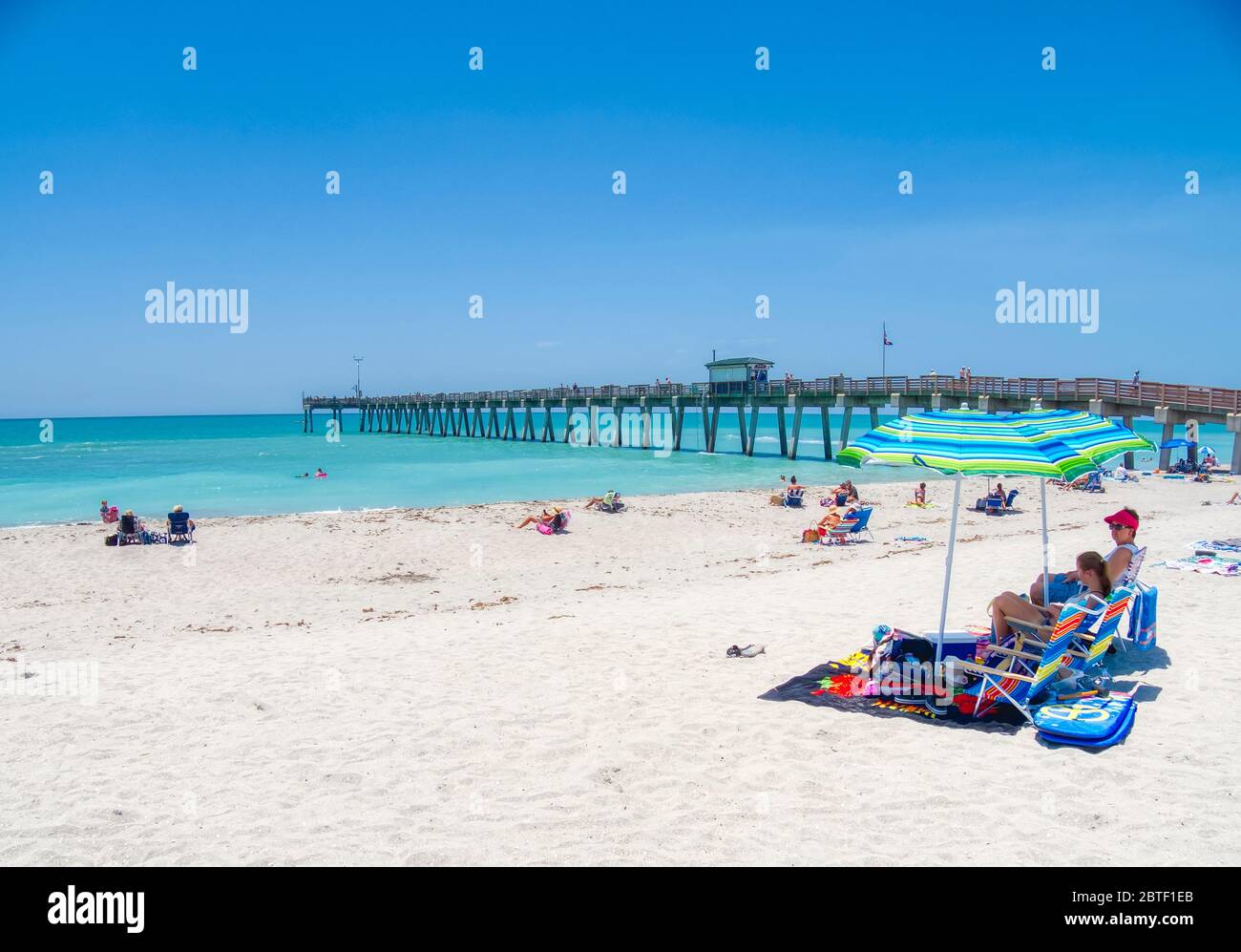 Fishing Pier and Brohard Park Beach on the Gulf of Mexico in Venice ...