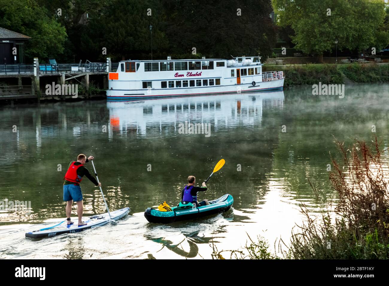 Kayak river thames hi-res stock photography and images - Alamy