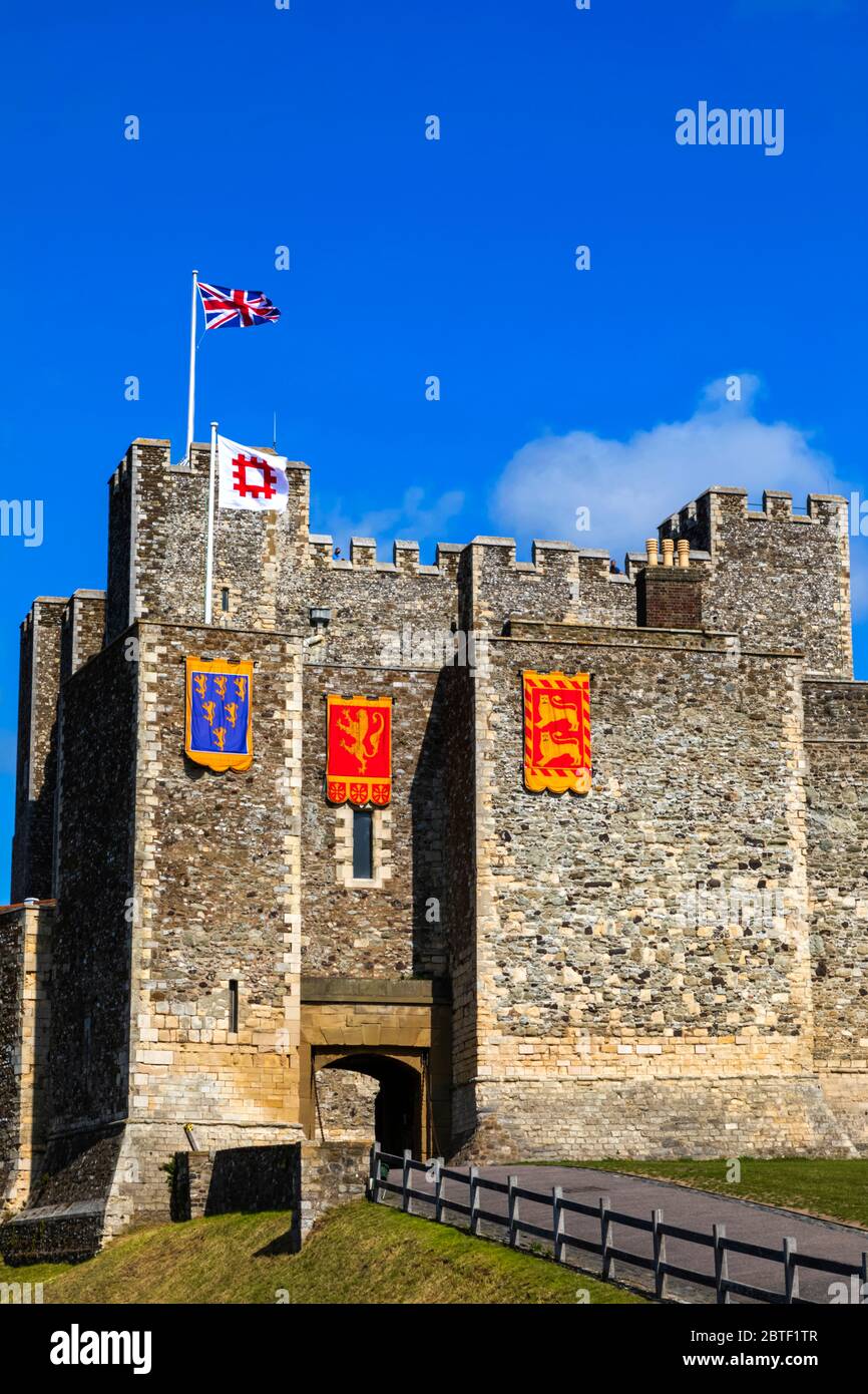 Dover england gate castle hi-res stock photography and images - Alamy