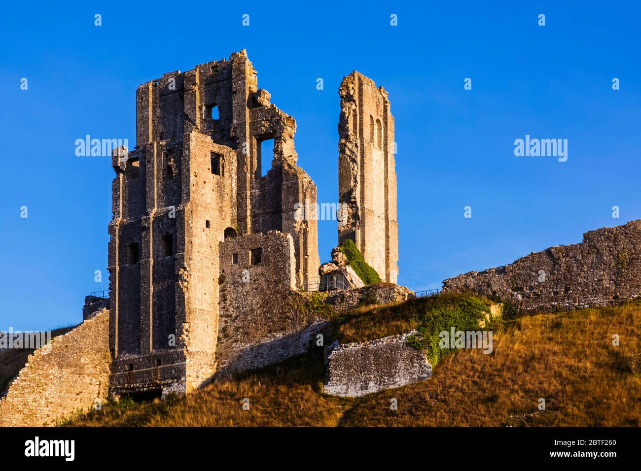 England, Dorset, Isle of Purbeck, Corfe Castle, Corfe Castle Ruins ...