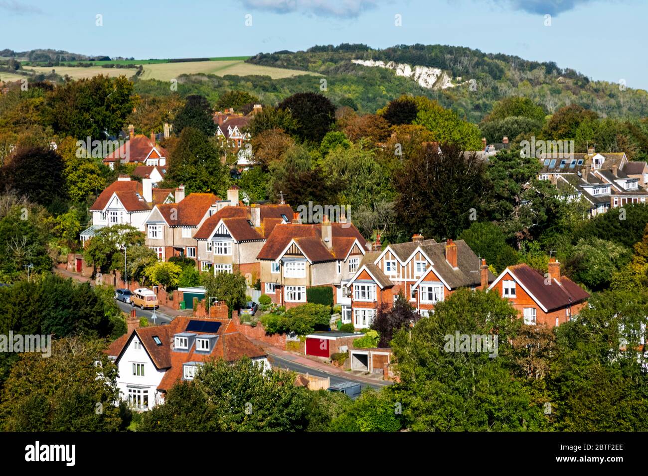 Surburban street uk hi-res stock photography and images - Alamy