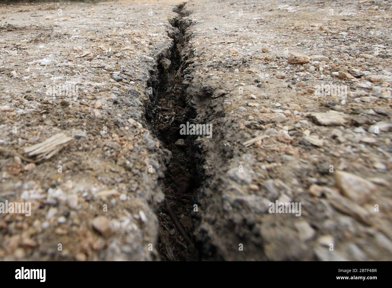 Earthquake crack hi-res stock photography and images - Alamy
