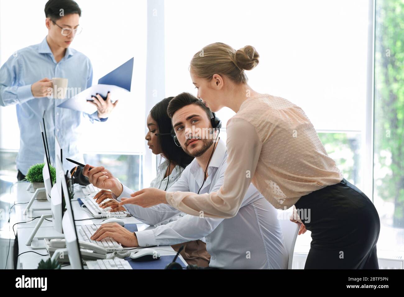 Computer operators in office hi-res stock photography and images - Alamy