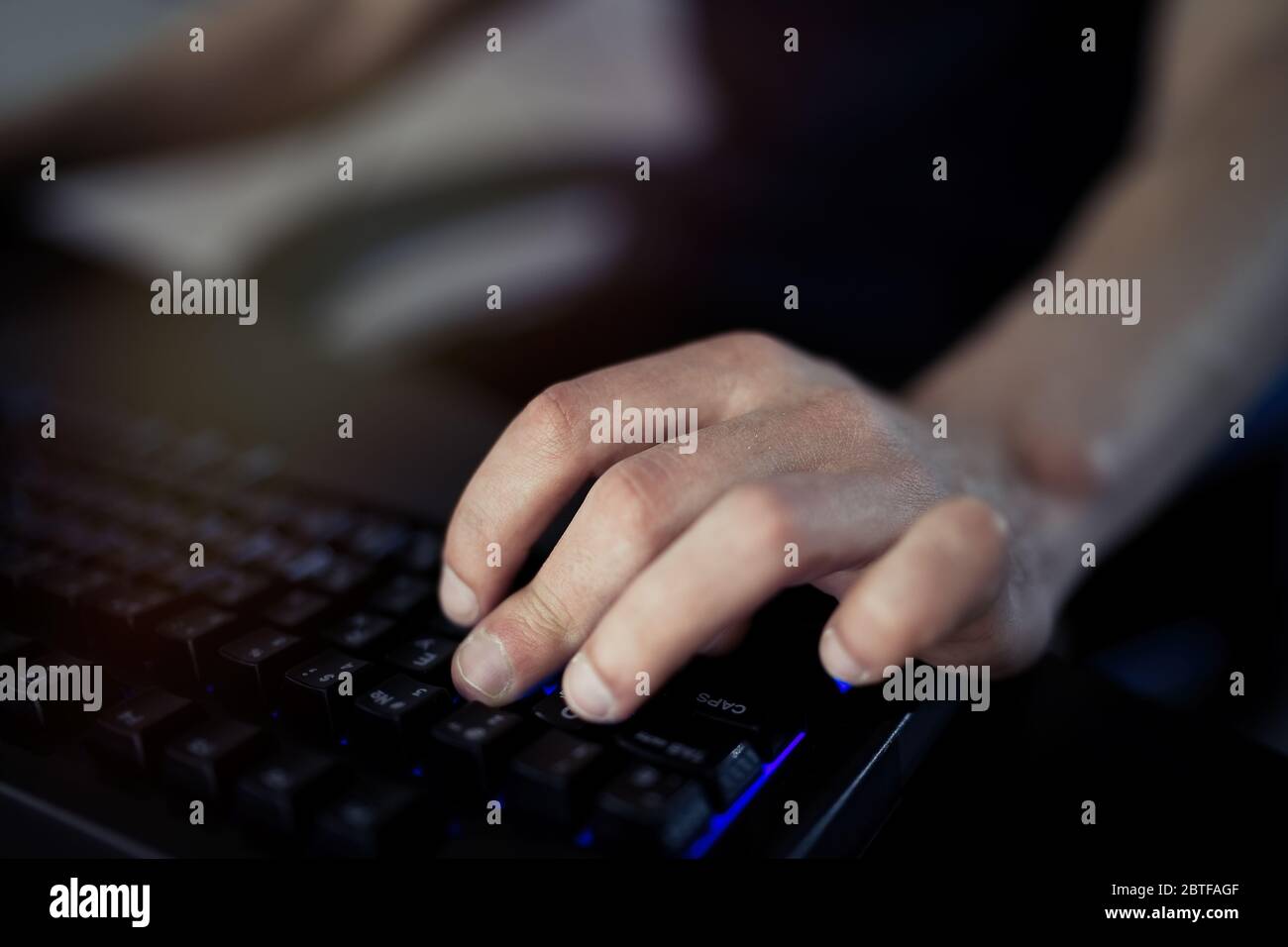Hand computer mouse game hi-res stock photography and images - Alamy
