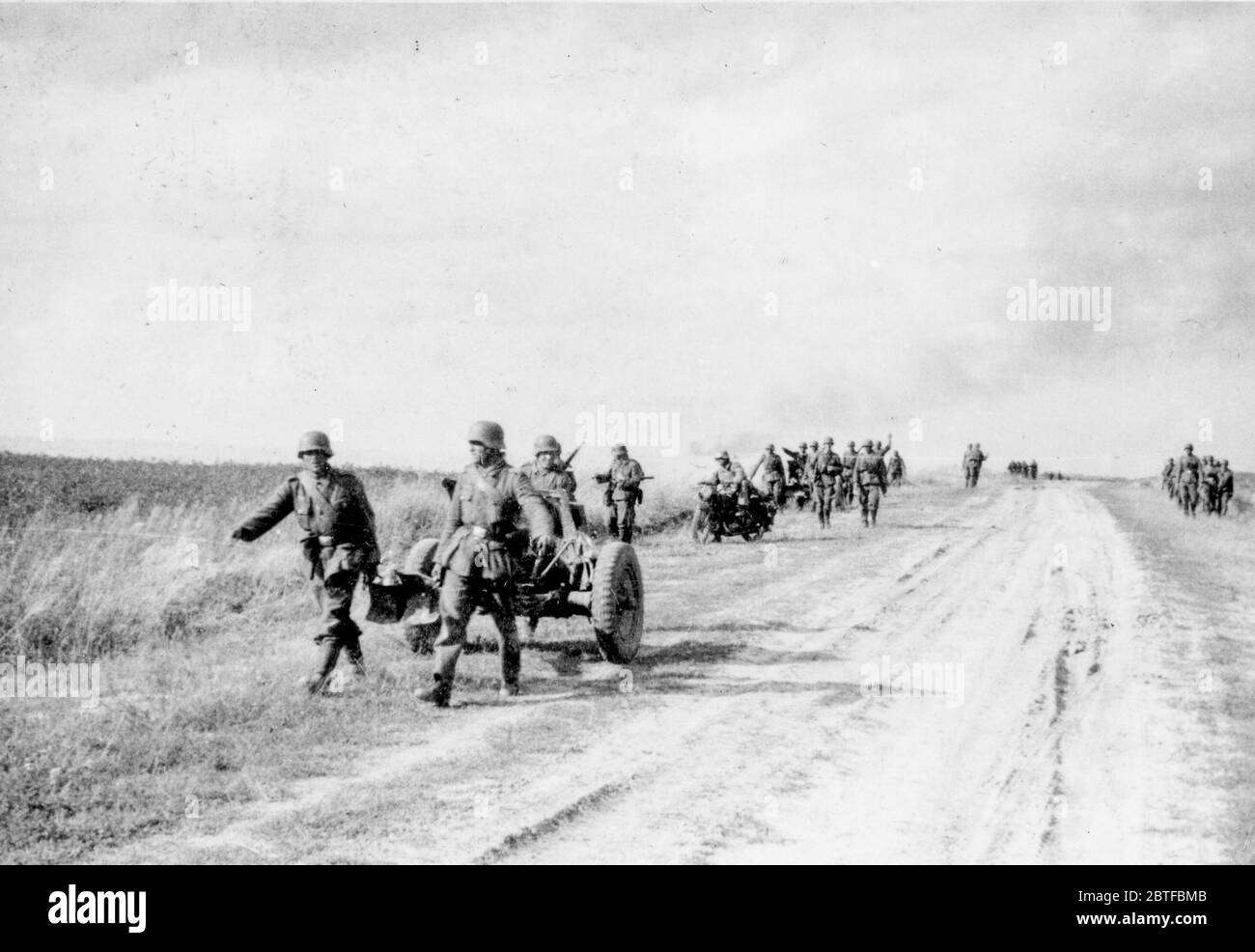 german soldiers advancing Operation Barbarossa - German Invasion of ...