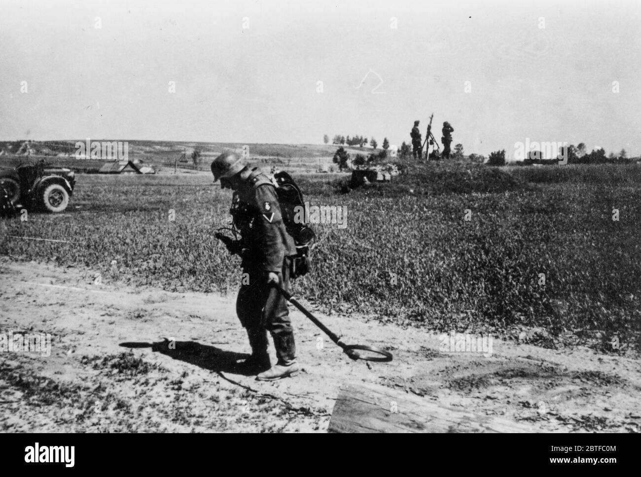 Mine detector world war hi-res stock photography and images - Alamy