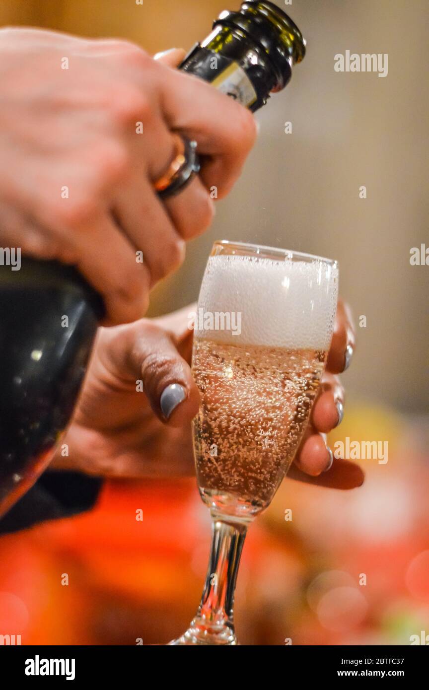 Girl pouring champagne hi-res stock photography and images - Alamy