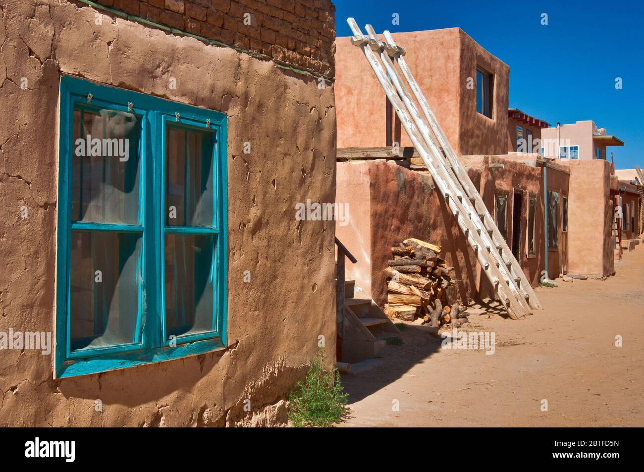 Adobe houses in Acoma Pueblo (Sky City), Native American pueblo on top ...