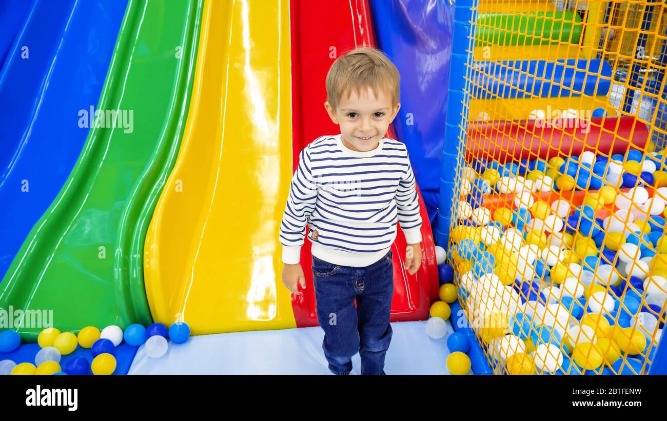 Kids play area in mall hi-res stock photography and images - Alamy