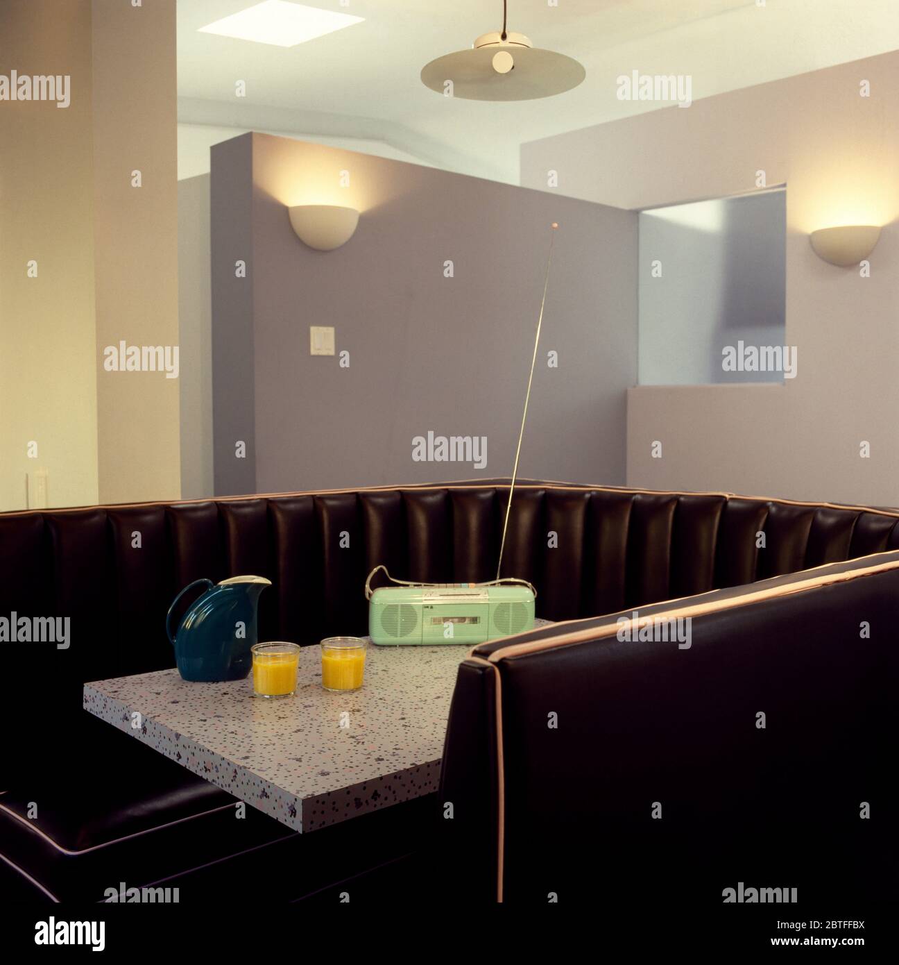 Black leather seating hi-res stock photography and images - Alamy