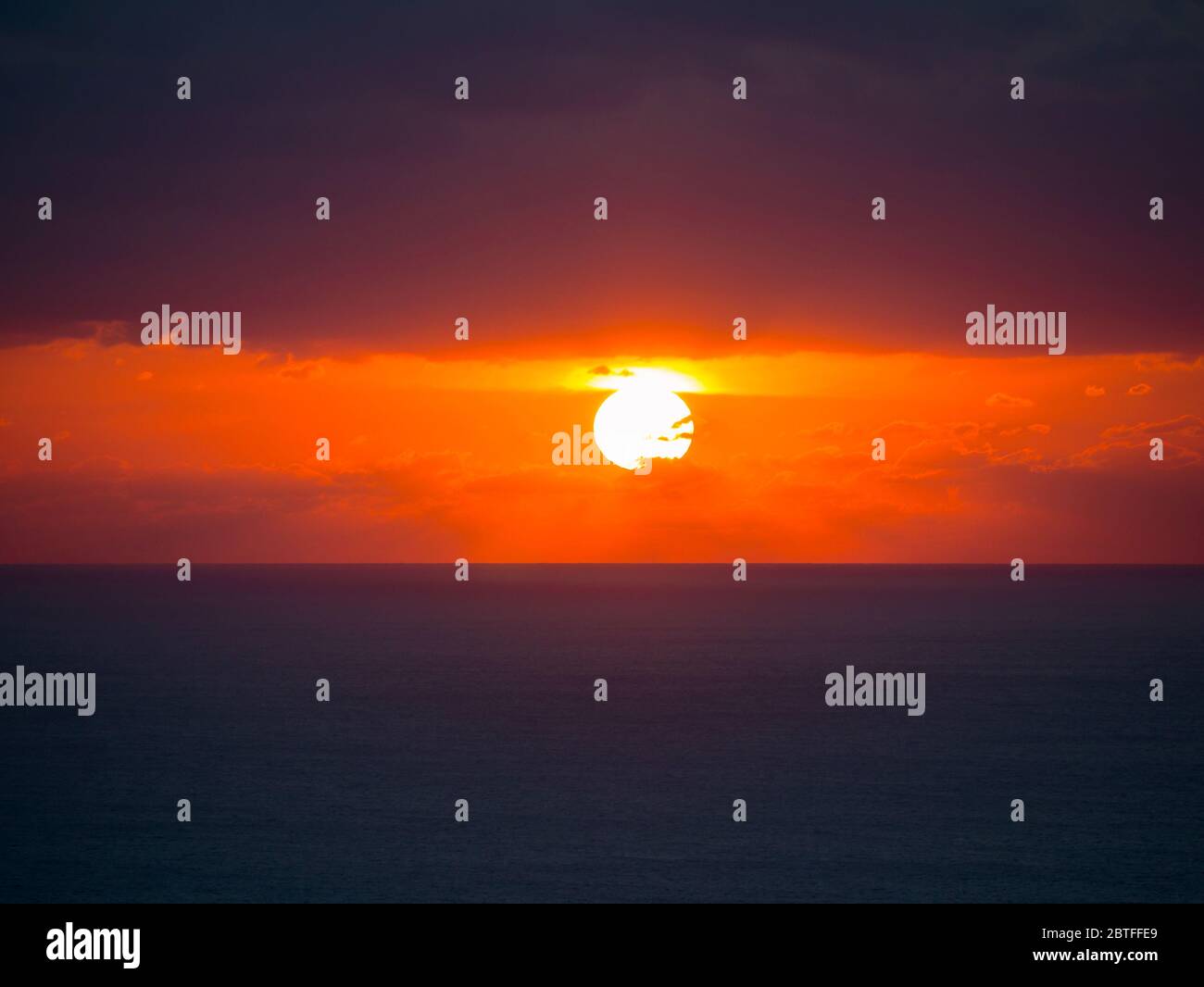 Beautiful sunset with clouds and fading sun into the horizon Stock ...