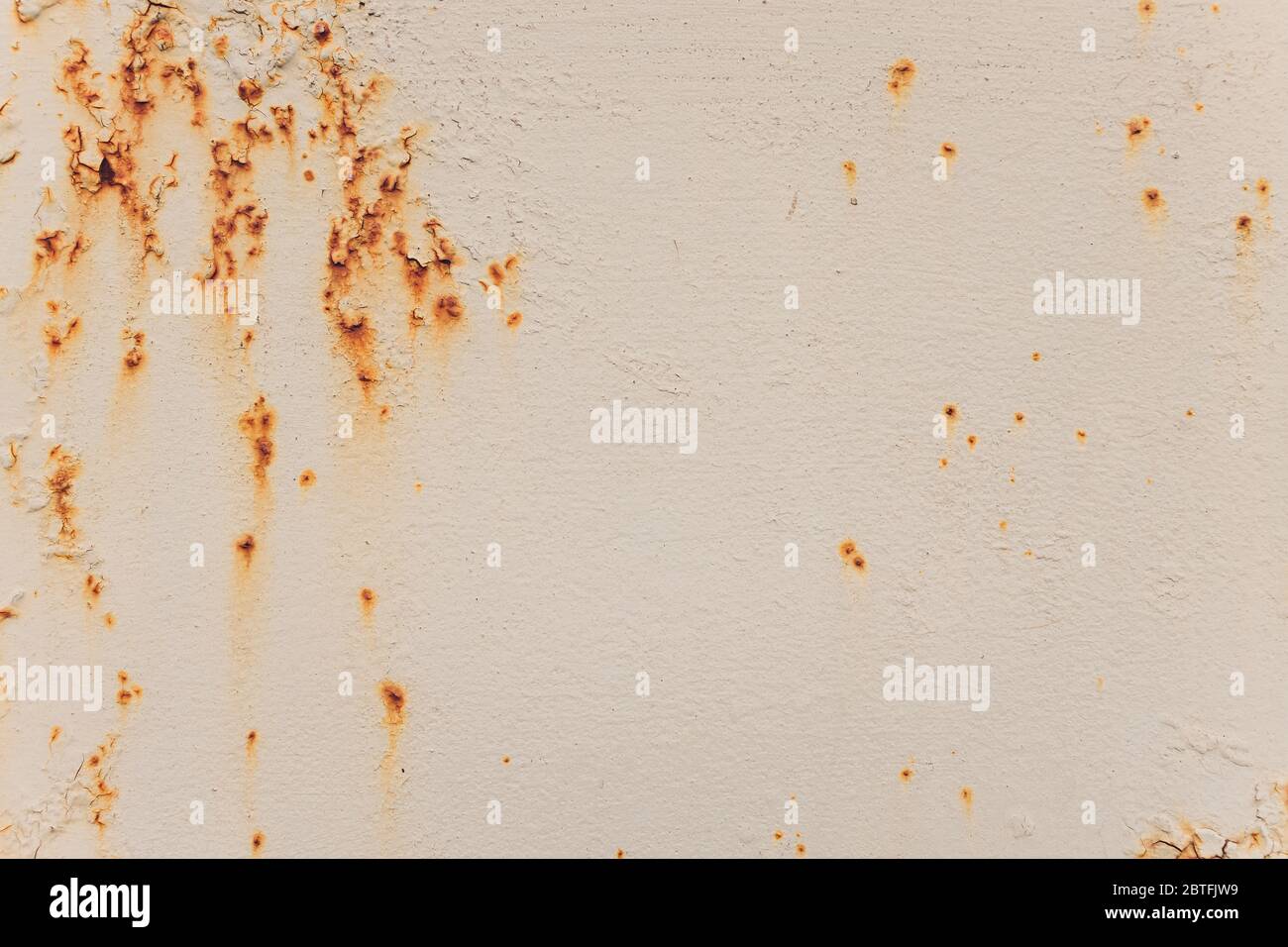 Steel walkway mats sprayed red rust.Iron surface rust Stock Photo - Alamy