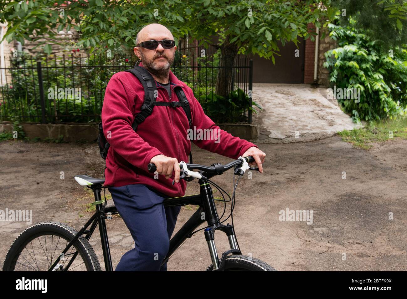 Senior adult beard bicycle hi-res stock photography and images - Alamy
