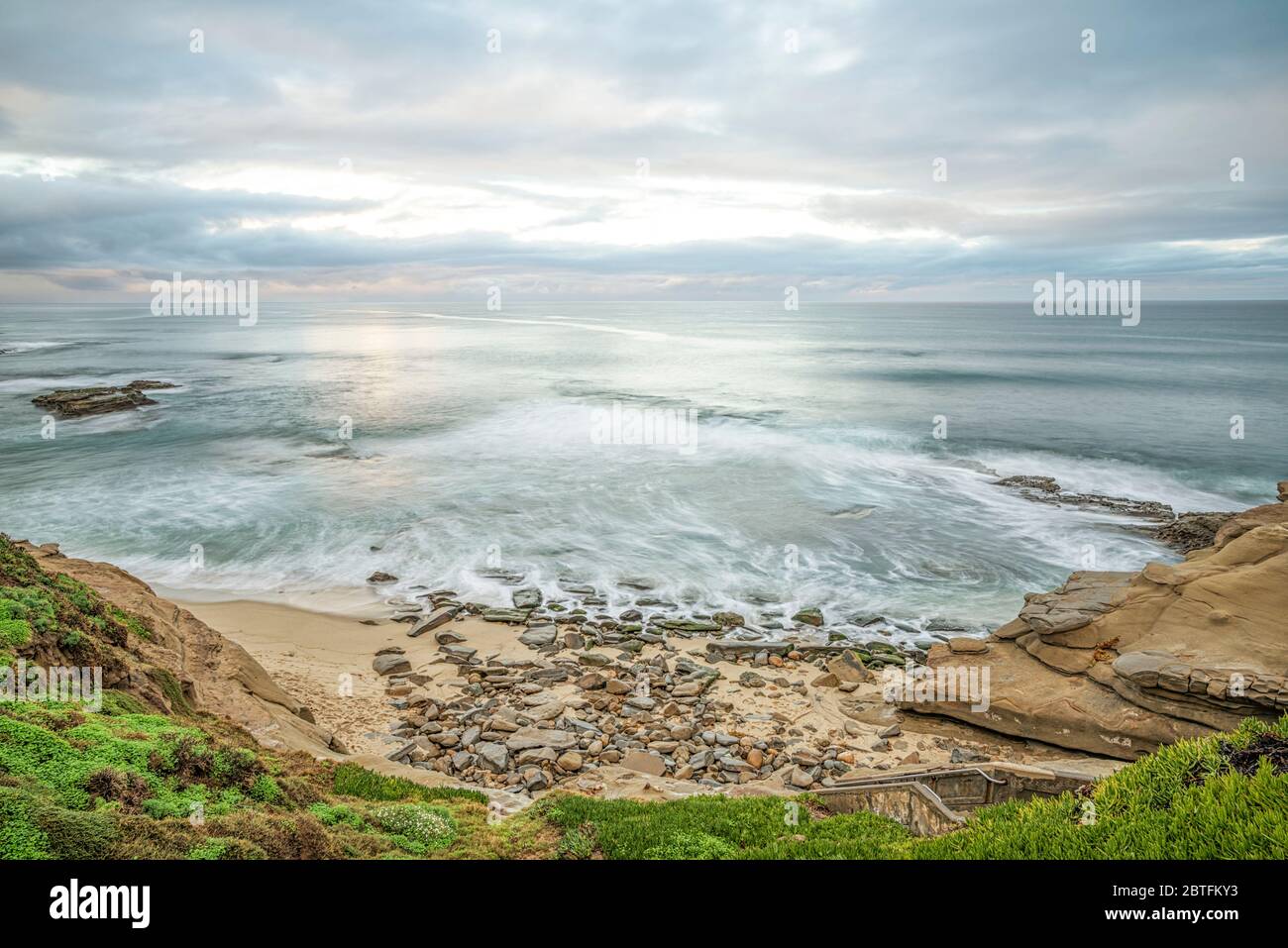 Coastal scene on a winter morning from above Shell Beach. La Jolla ...