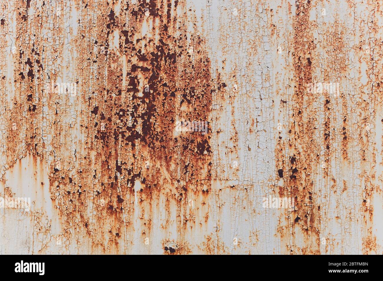 Steel walkway mats sprayed red rust.Iron surface rust Stock Photo - Alamy