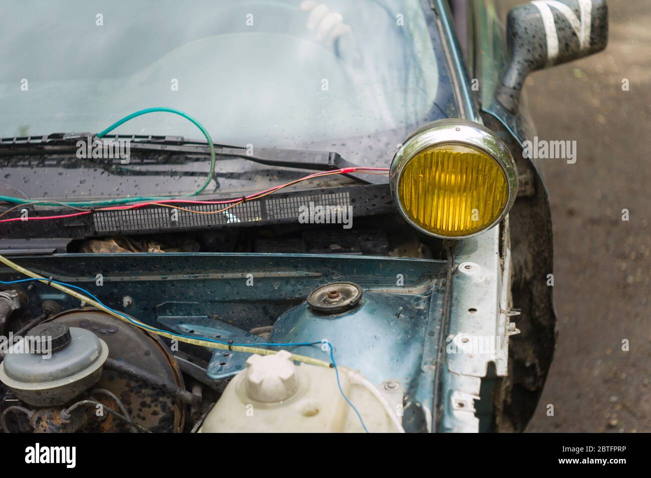 Car without engine hi-res stock photography and images - Alamy