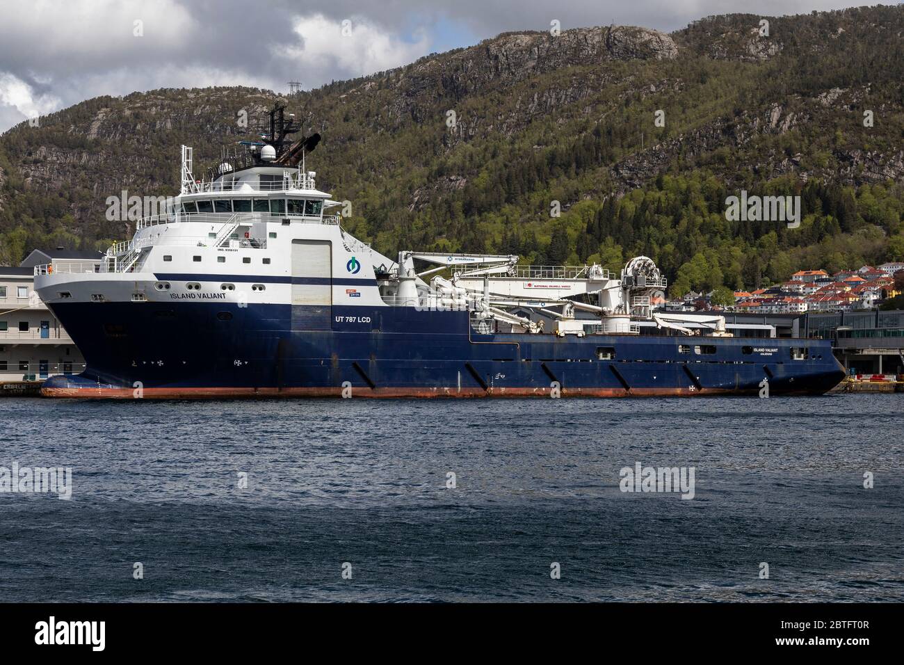 Offshore AHTS anchor handling tug supply light construction vessel ...