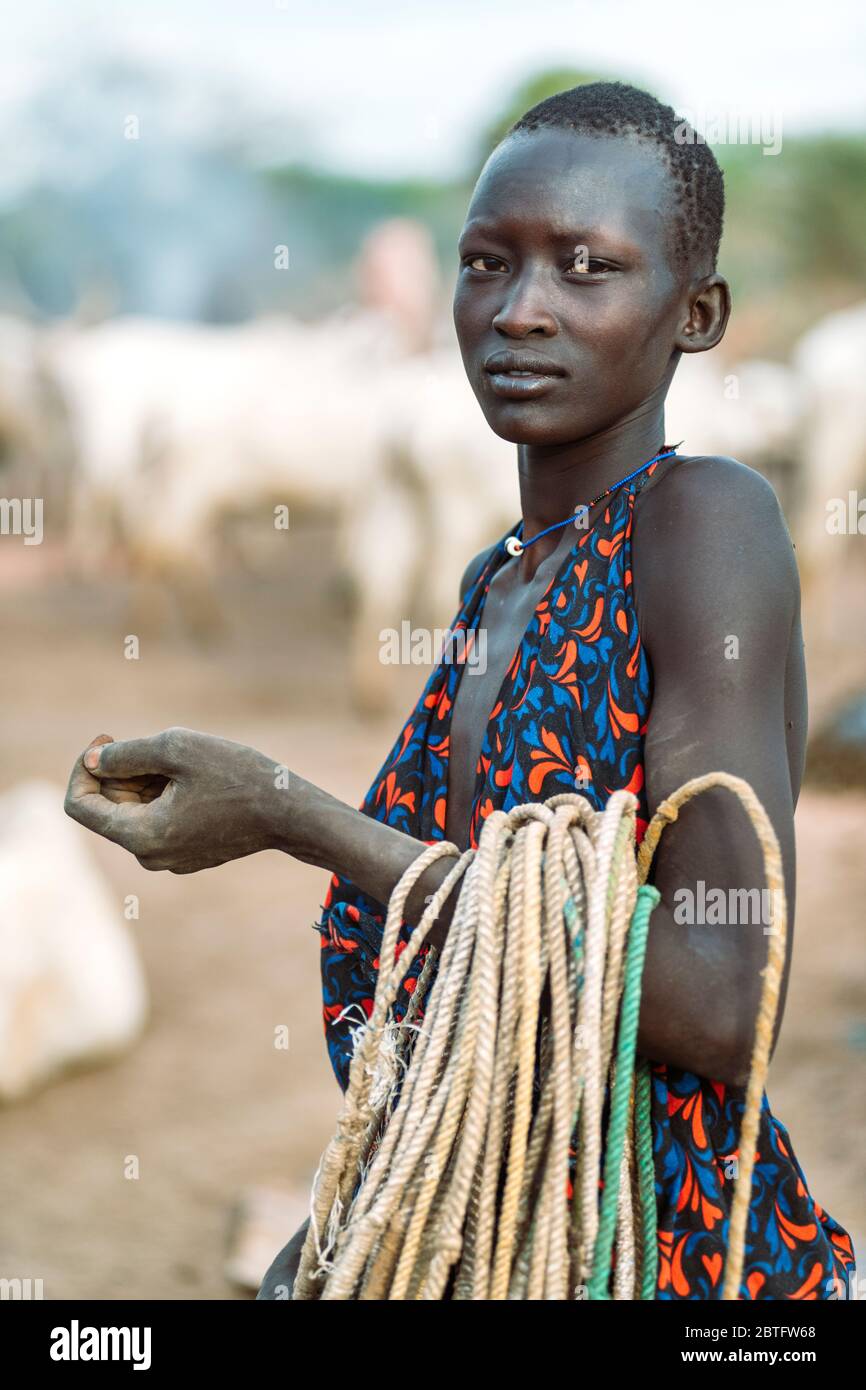 Mundari tribe hi-res stock photography and images - Alamy