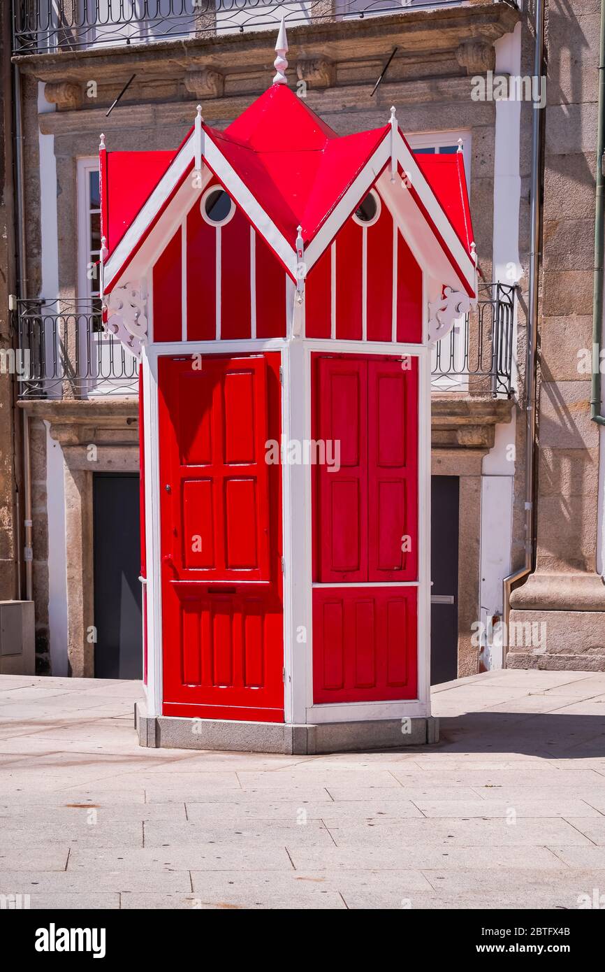 Red Kiosk in Porto, Portugal Stock Photo - Alamy