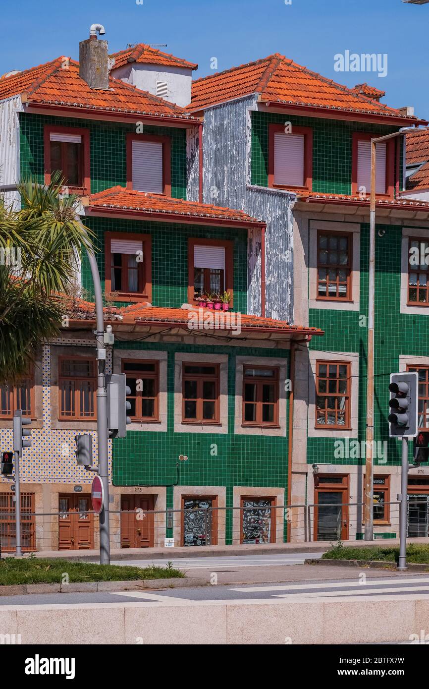 Porto traditional house hi-res stock photography and images - Alamy