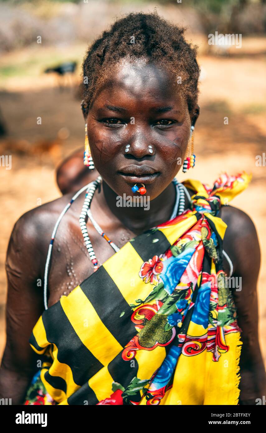 Ritual africa scarification hi-res stock photography and images - Alamy