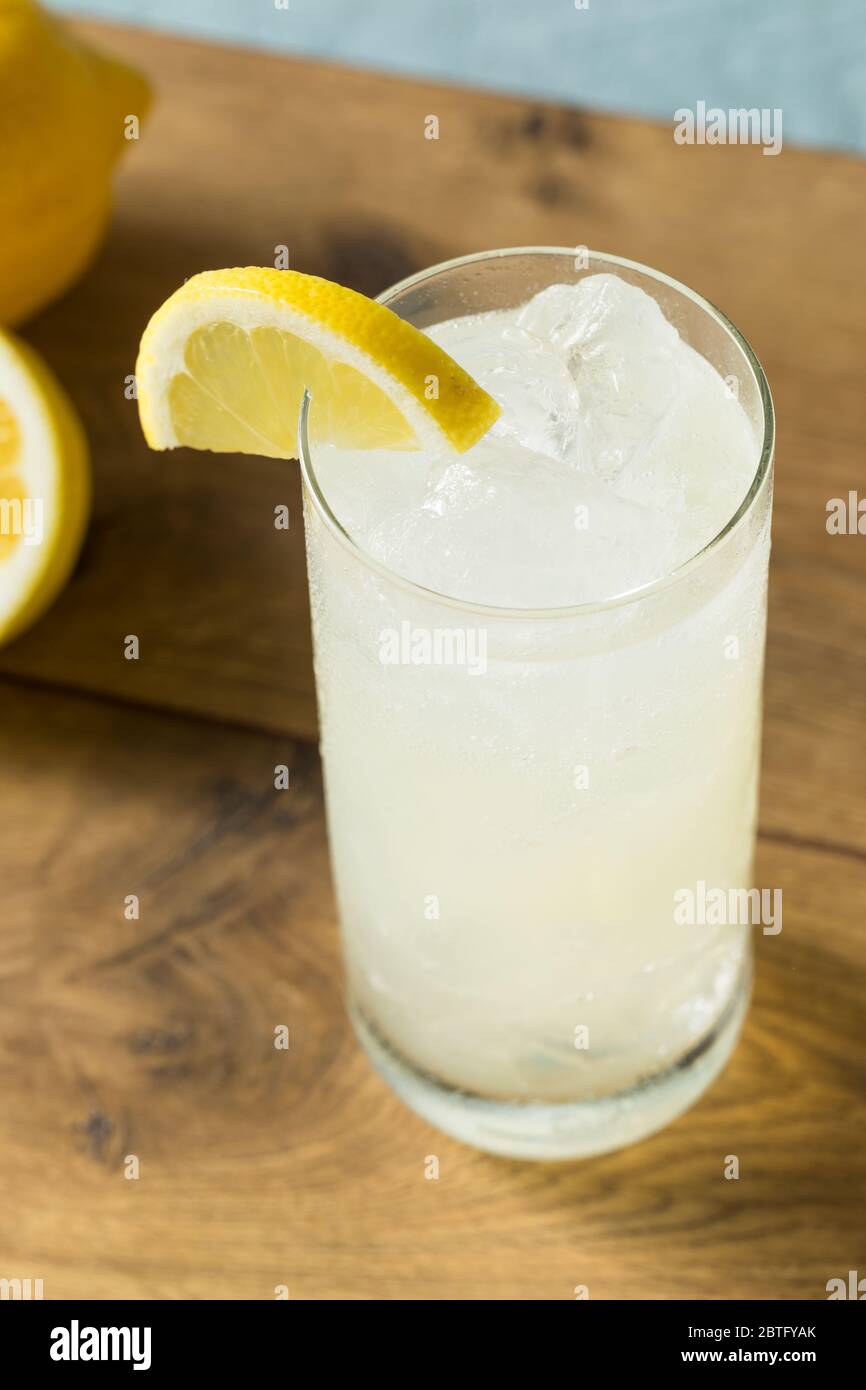 Gin tonic cocktail classic hi-res stock photography and images - Alamy