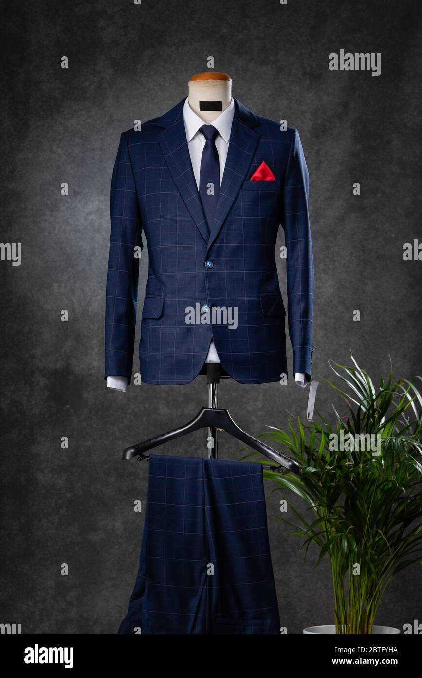 Male suit on dummy Stock Photo - Alamy