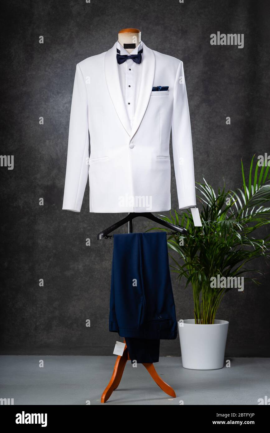 Tuxedo mannequin hi-res stock photography and images - Alamy