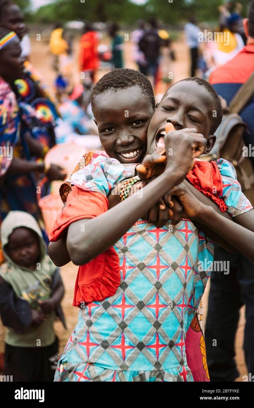 South africa tribe smiling people hi-res stock photography and images ...