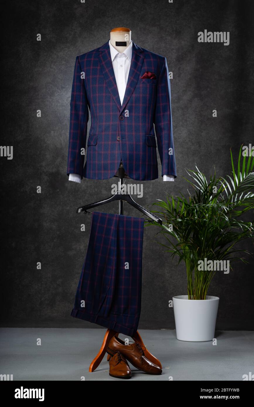 Male suit on dummy Stock Photo - Alamy