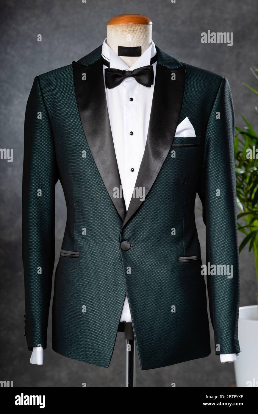 male tuxedo on a mannequin Stock Photo - Alamy