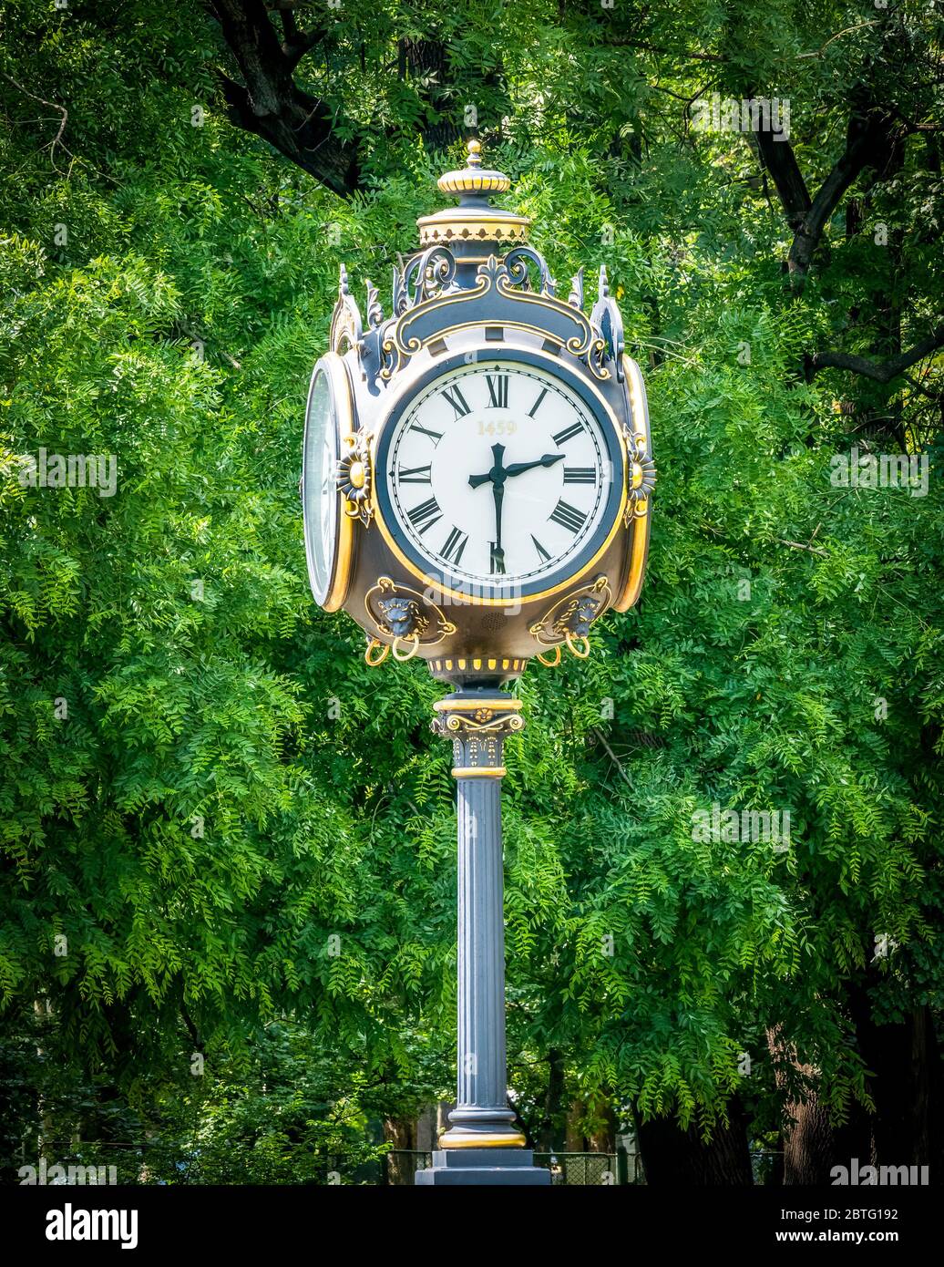 Vintage style hanging clock hi-res stock photography and images - Alamy