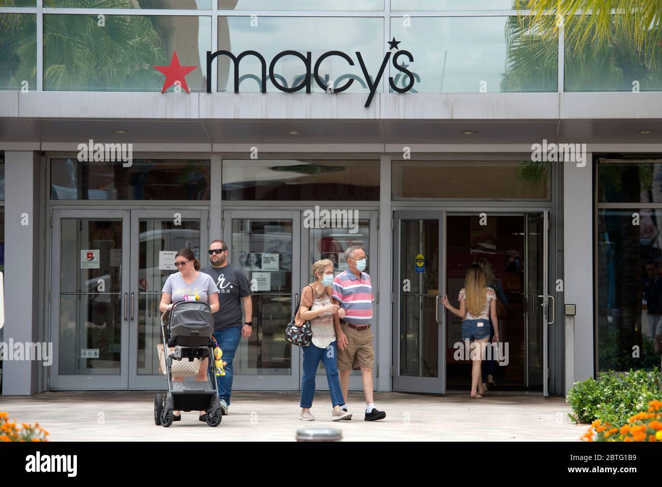 Shoppers strategy hi-res stock photography and images - Alamy