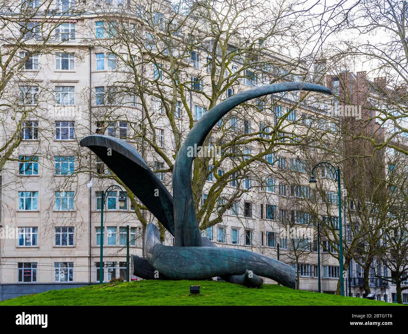 Abstract sculpture on roundabout intersection, Brussels, Belgium Stock ...