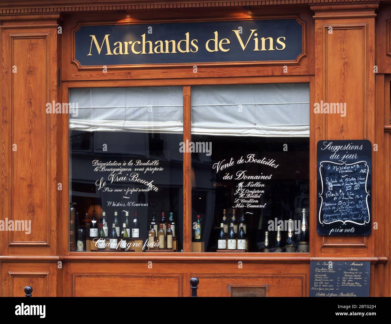 Paris wine merchant hi-res stock photography and images - Alamy