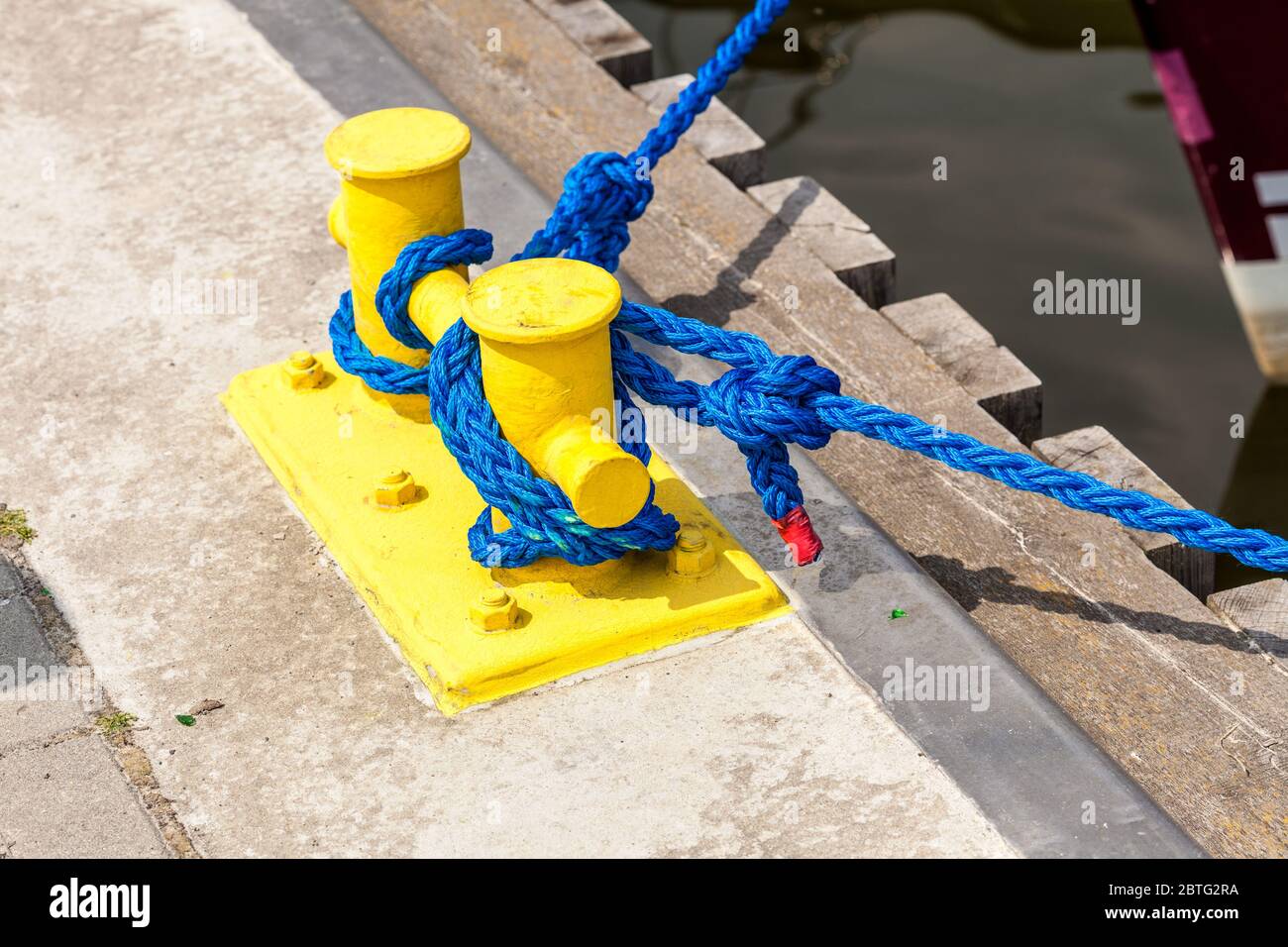 Mooring on pins hi-res stock photography and images - Alamy
