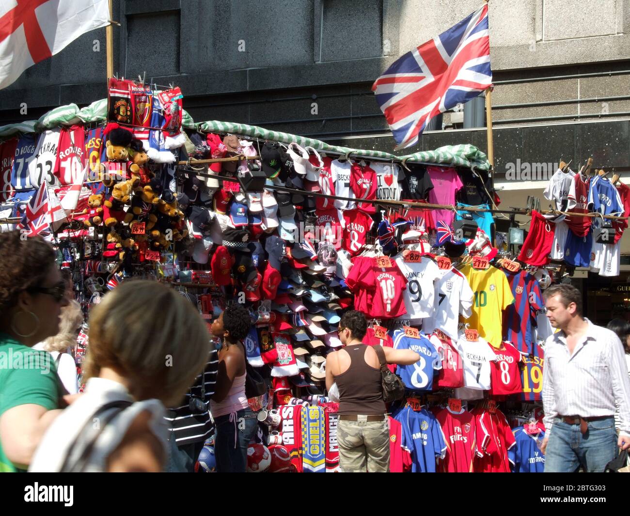 Souvenir Stall, Oxford Street, London, England Stock Photo - Alamy