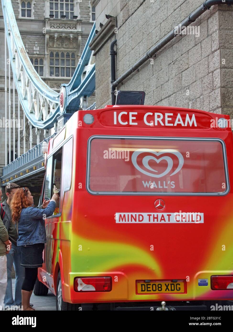 Ice Cream Van, Tower Bridge, London, England Stock Photo - Alamy