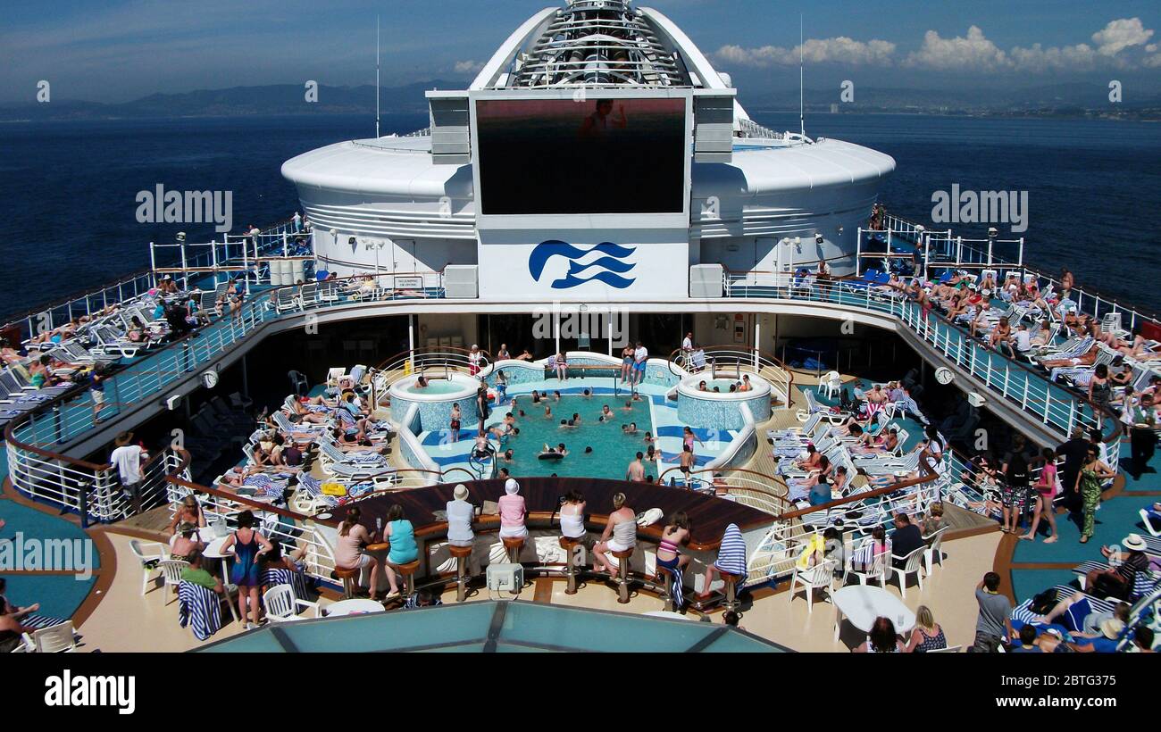 Swimming pool, Cruise Ship, Grand Princess Stock Photo - Alamy