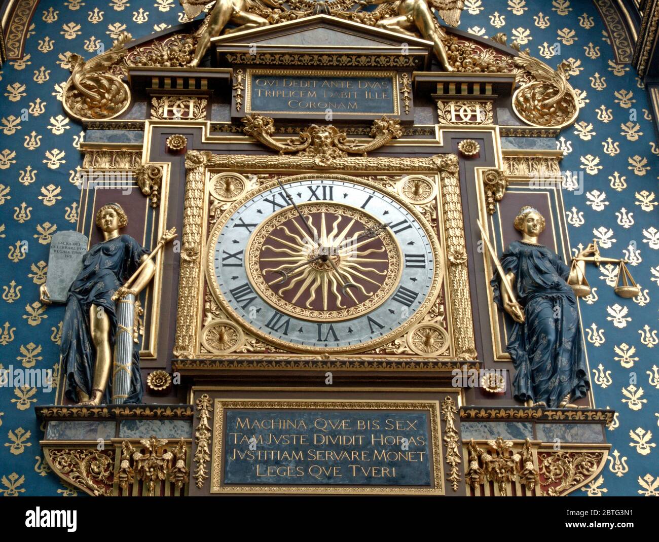 Conciergerie clock hi-res stock photography and images - Alamy